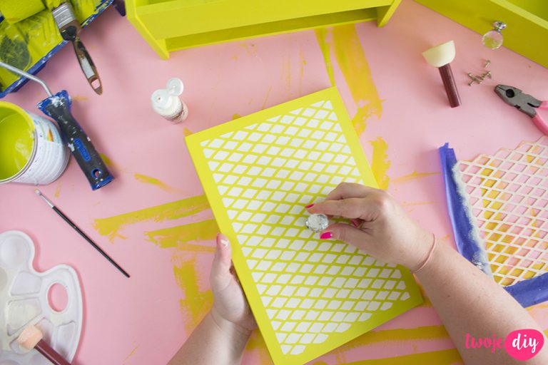Mini toaletka na kosmetyki, którą powinna mieć każda kobieta | Twoje DIY