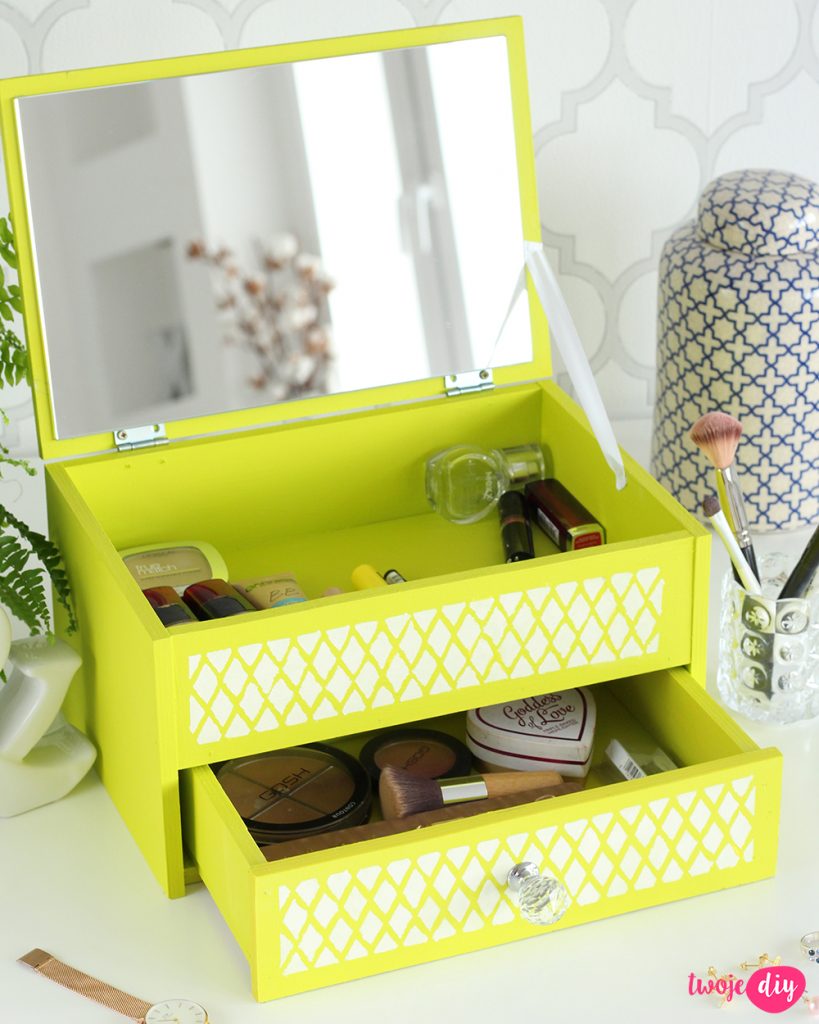 Mini toaletka na kosmetyki, którą powinna mieć każda kobieta | Twoje DIY